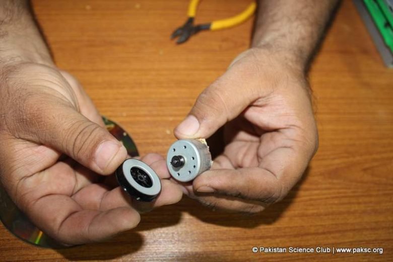 Make a simple gyroscope from CD-ROM