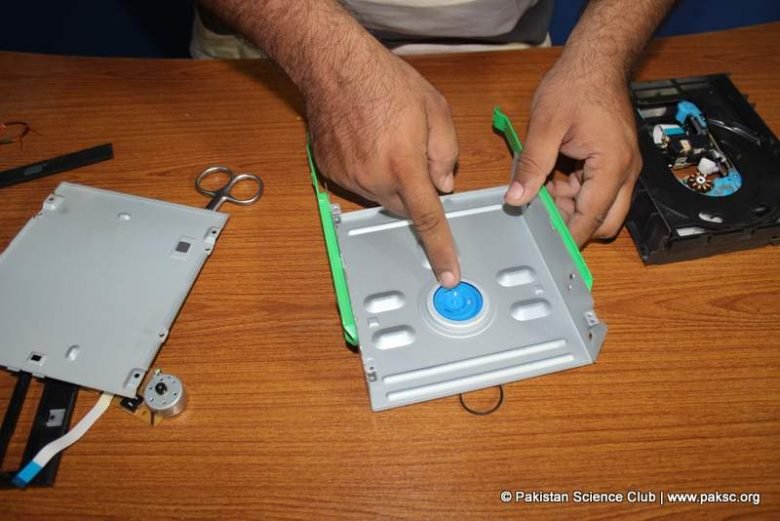 Make a simple gyroscope from CD-ROM
